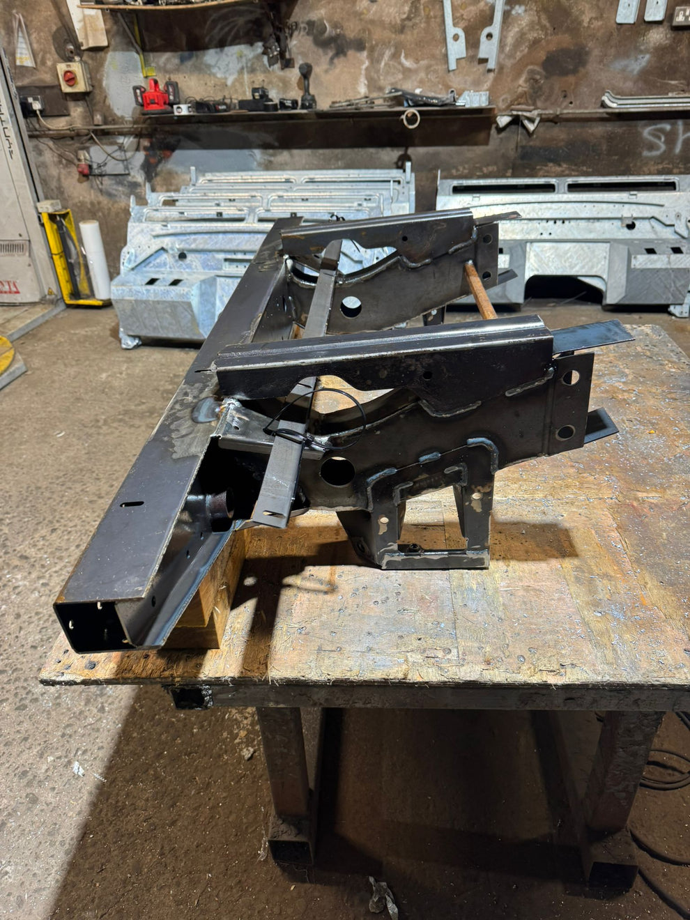 Defender 90 Td5/Puma Rear Crossmember with 550mm Extensions ...