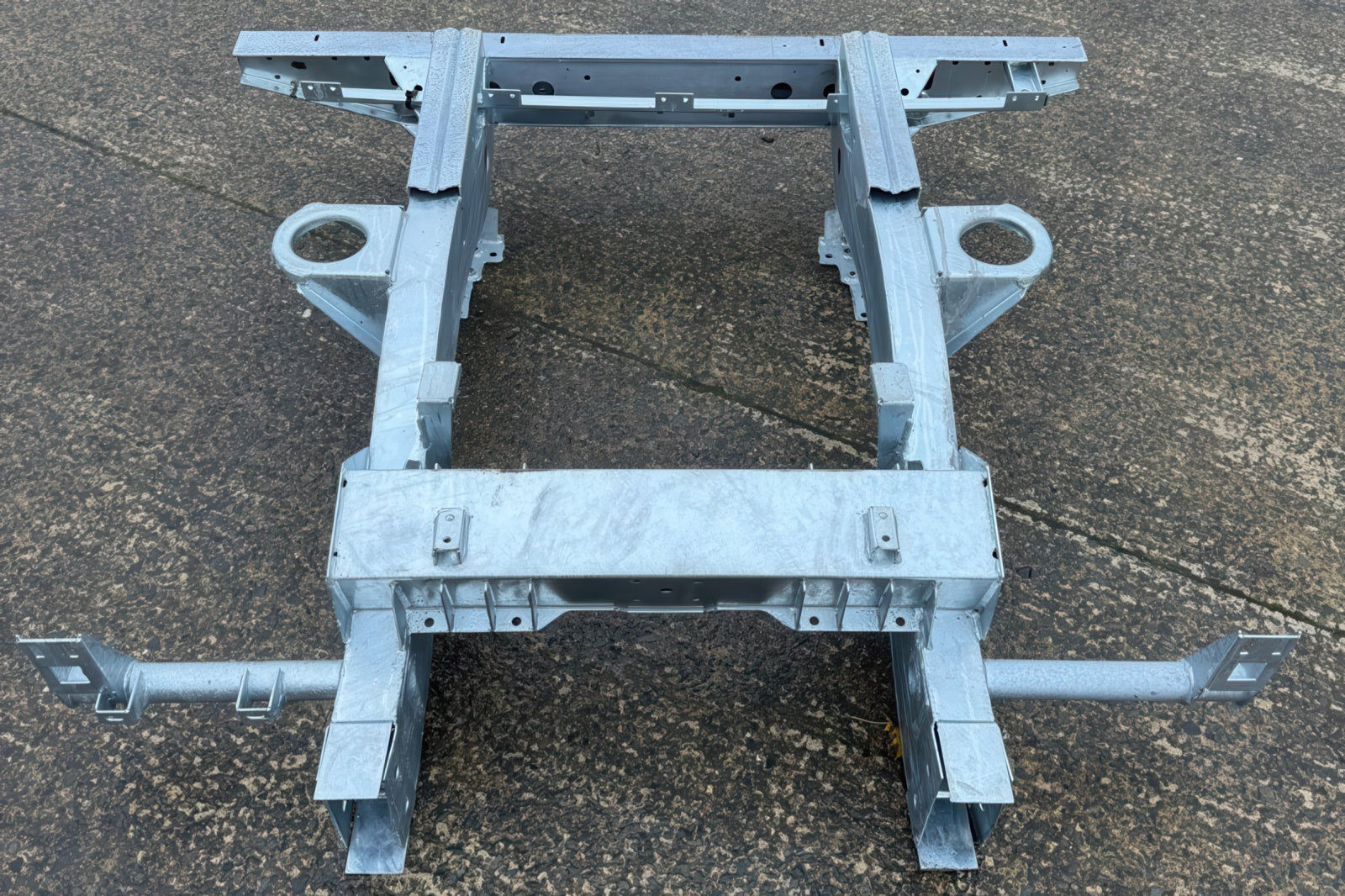 Defender 90 Td5/Puma Rear Crossmember with 1400mm Extensions - Half Ch ...